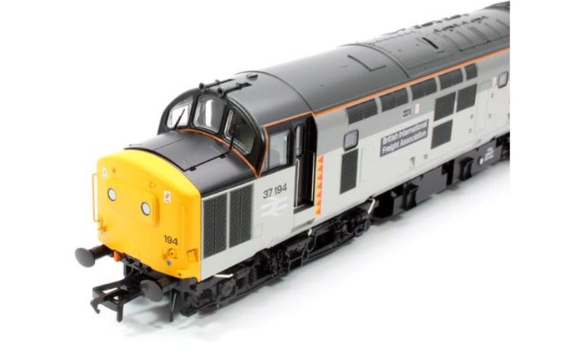 Bachmann 35-307 - Class 37/0 Centre Headcode 37194 'British Int ...