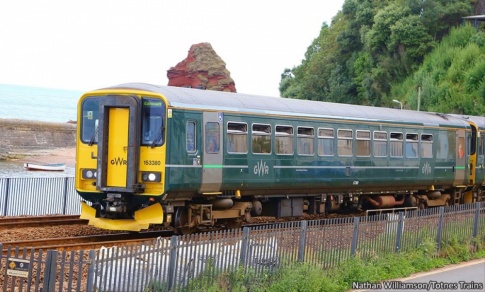 Gaugemaster GM2210402 Class 153 380 GWR Green - dcctrainautomation.co.uk
