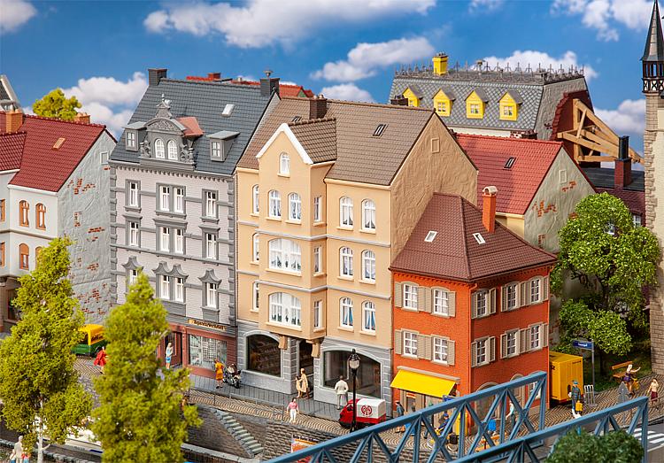 Faller 130706 Town House With Shoe Shop Kit - dcctrainautomation.co.uk