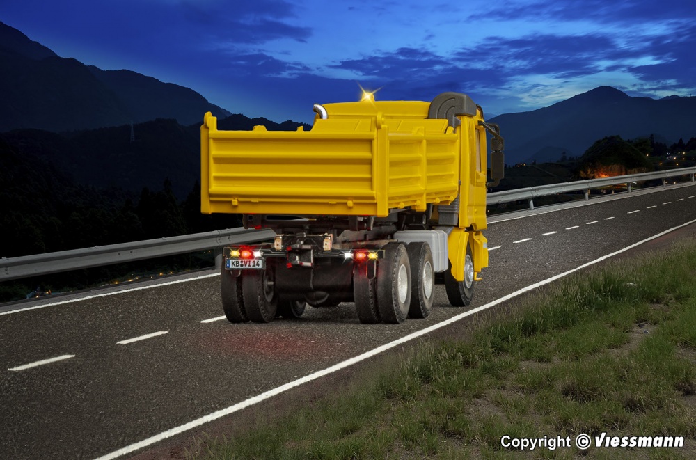 Viessmann 8015 MB ACTROS 3-axle dump truck with rotating flashing ...