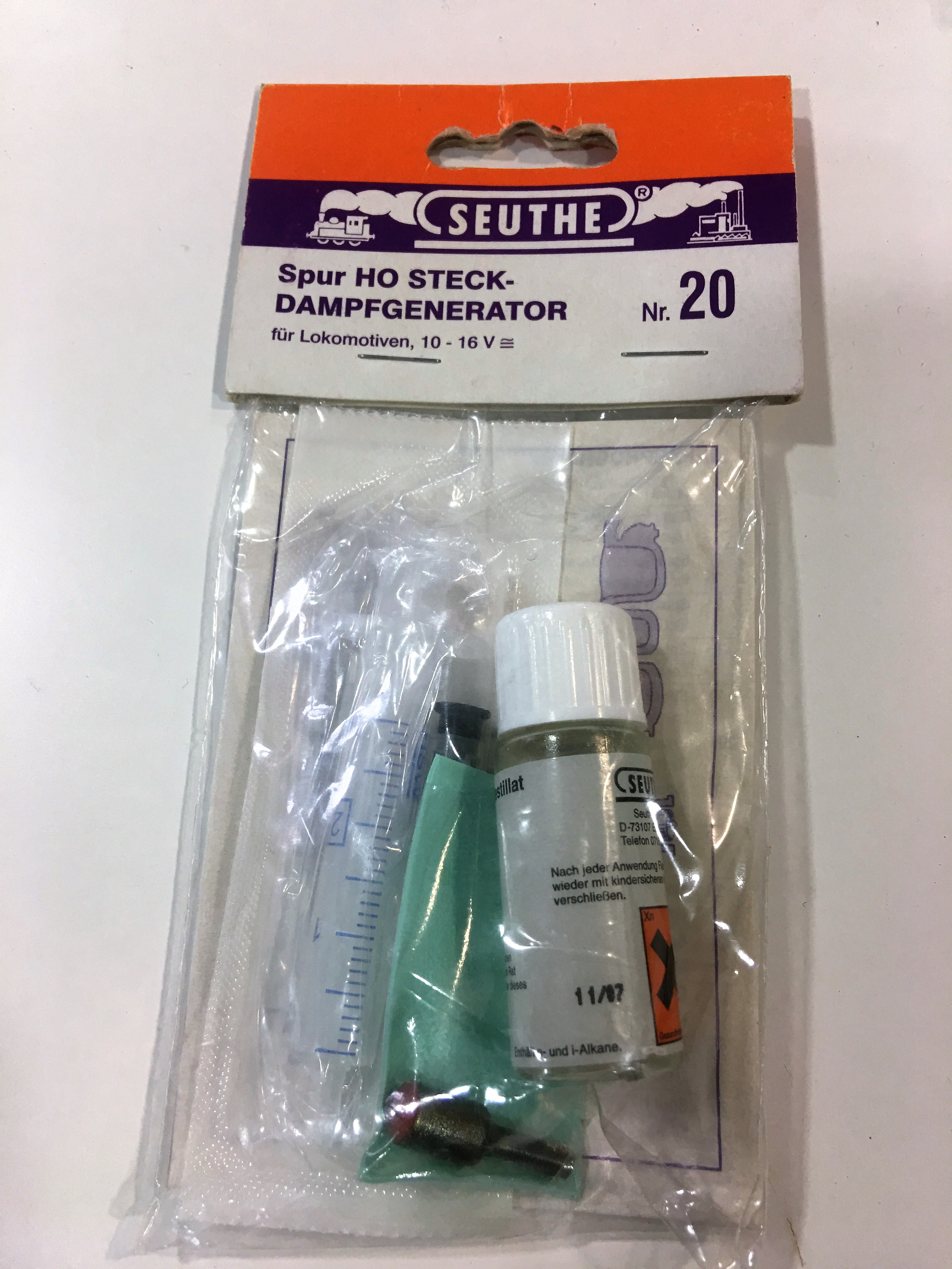 Seuthe SEUTHE 20 Smoke unit HO plug in type 16v - dcctrainautomation.co.uk
